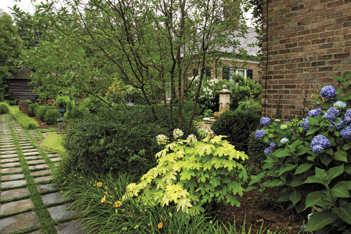 Where Formal and Natural Meet - Fine Gardening