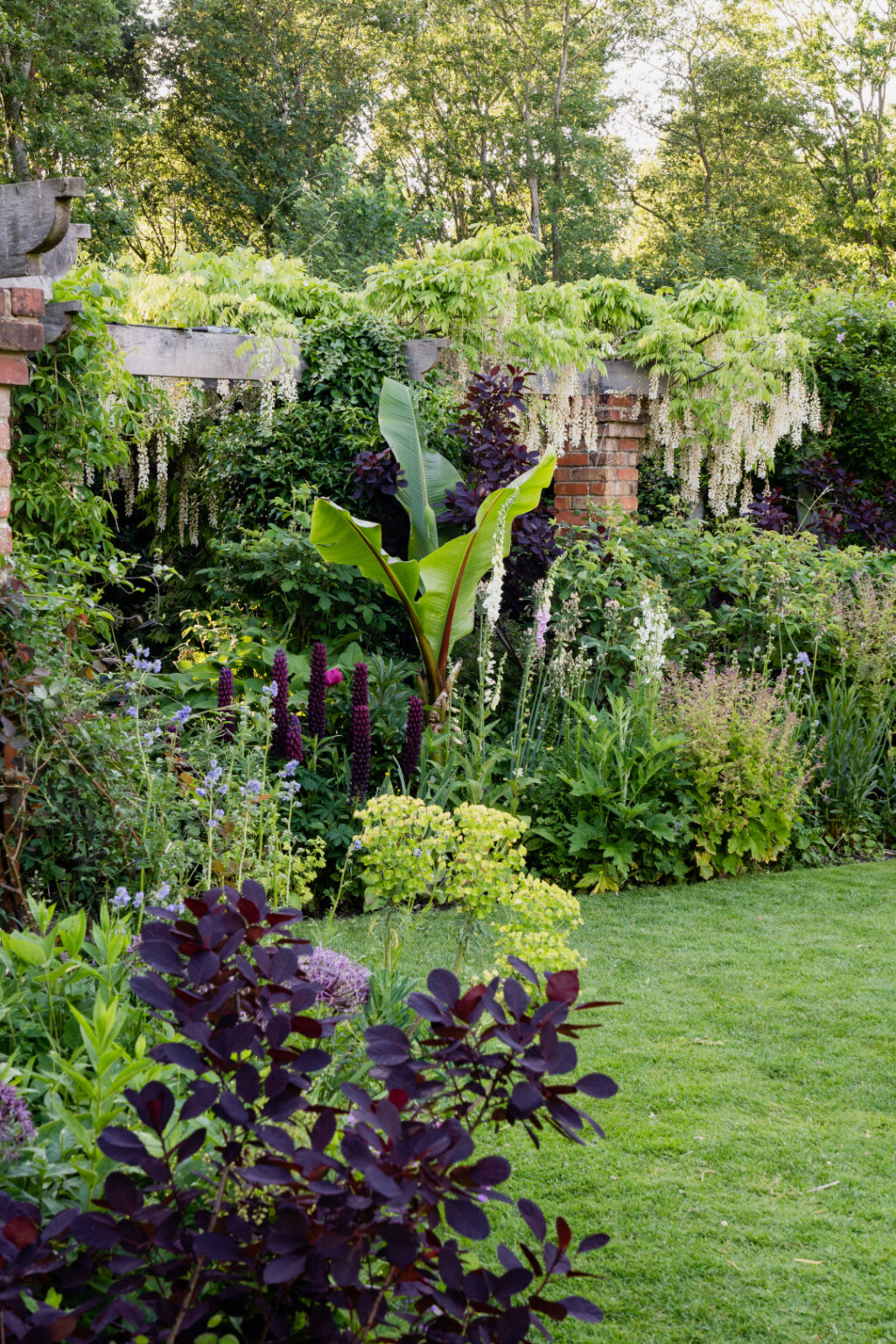 Summer in a UK Garden - Fine Gardening