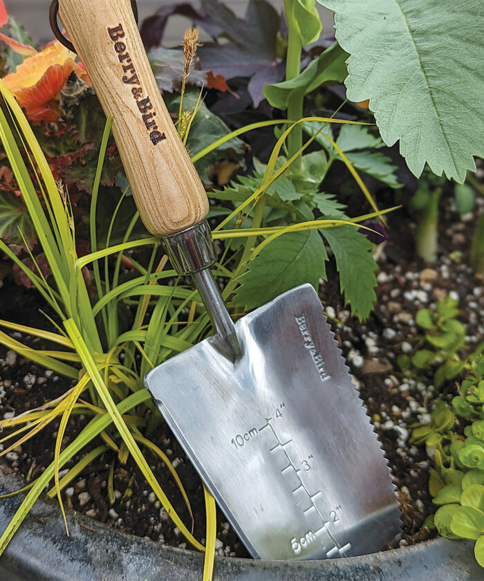 3 Dependable Garden Trowels That Get the Job Done - Fine Gardening