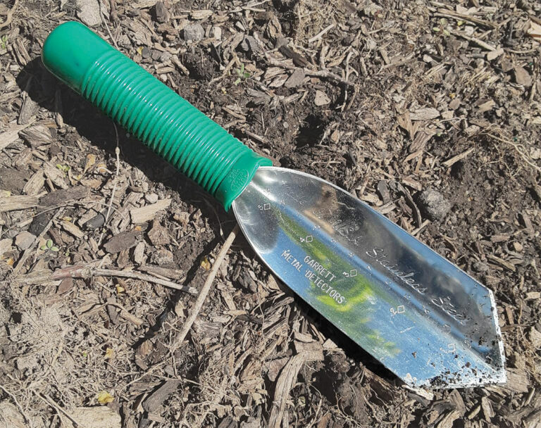 3 Dependable Garden Trowels That Get the Job Done - Fine Gardening
